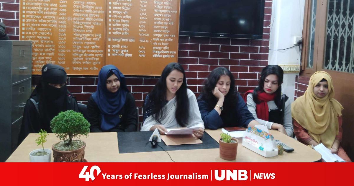 DU female students to starve demanding full residential university