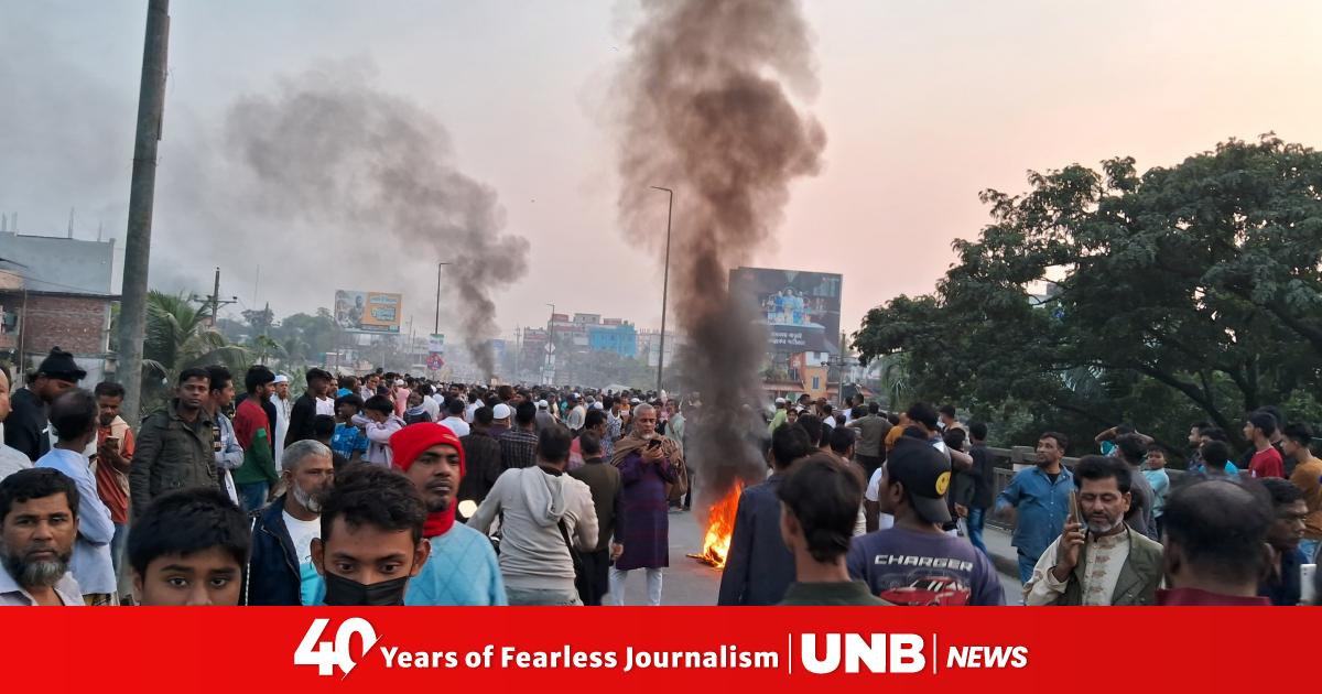 BNP supporters block Bridge demanding change in Munshiganj-3 nomination