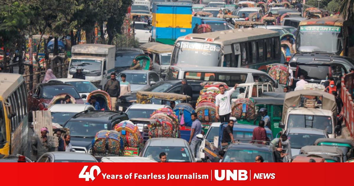 Traffic chaos grips Dhaka as 7-college students block roads