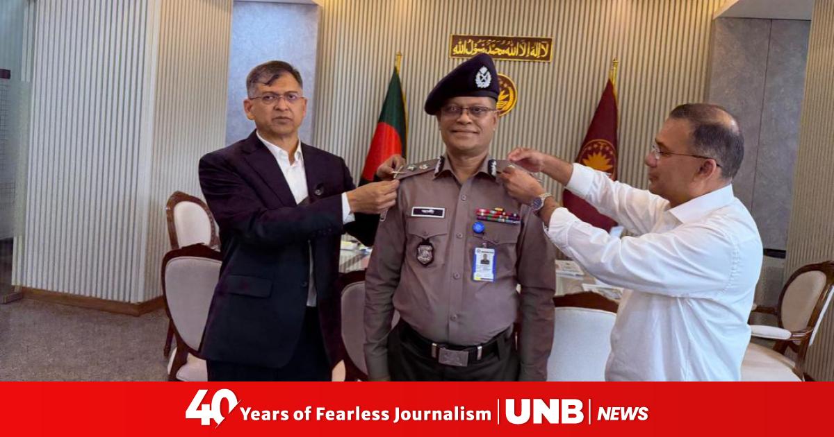 PM adorns new IGP with rank badge