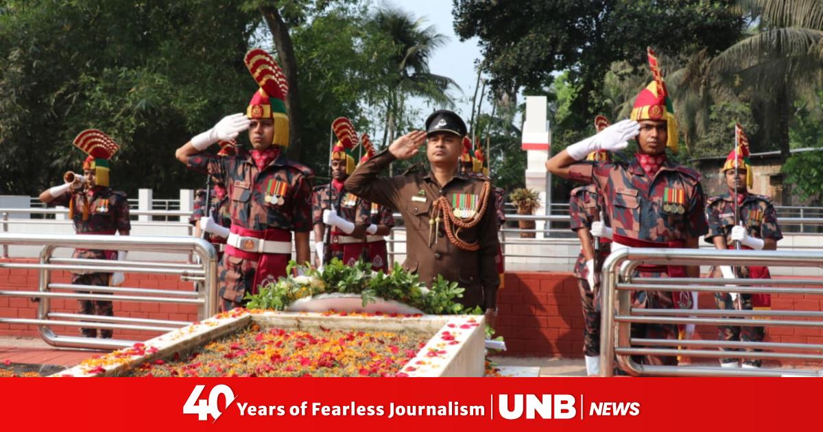 BGB gives Guard of Honor at Bir Sreshtho Noor Mohammad’s grave