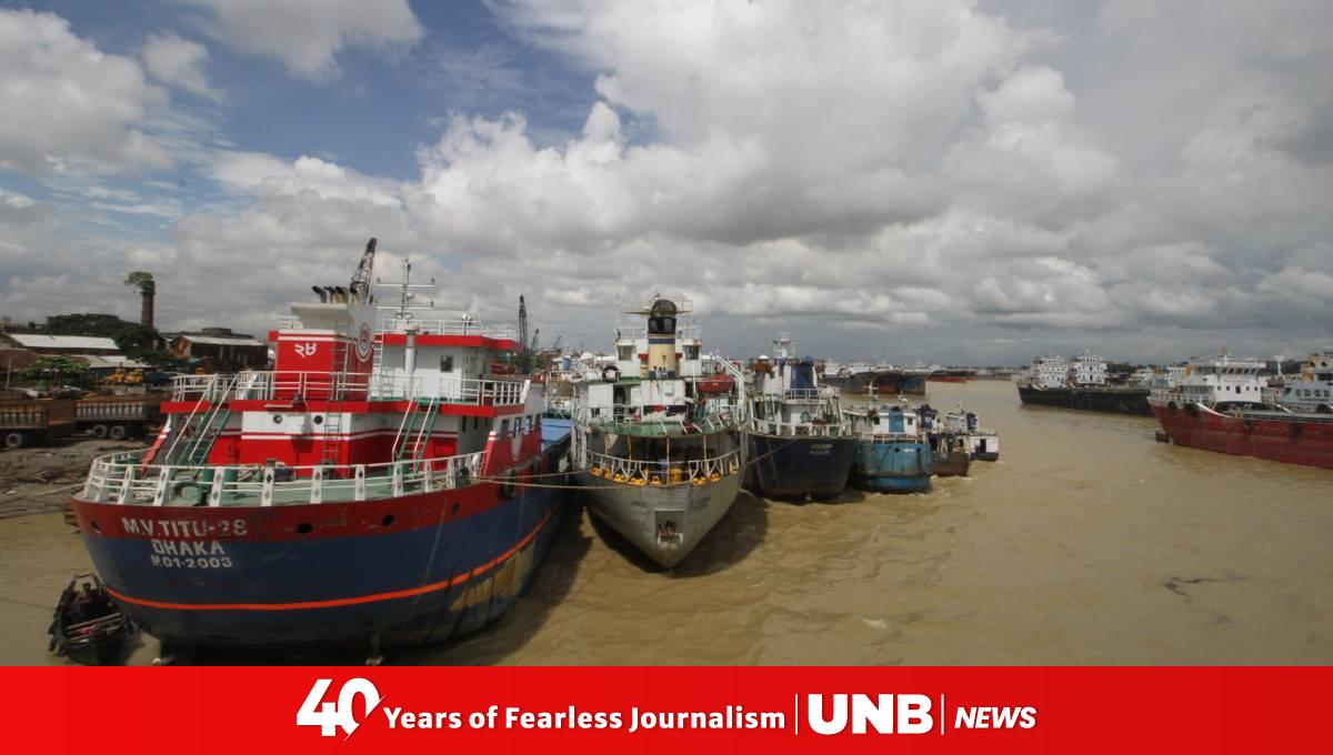 Water transport workers go on indefinite strike