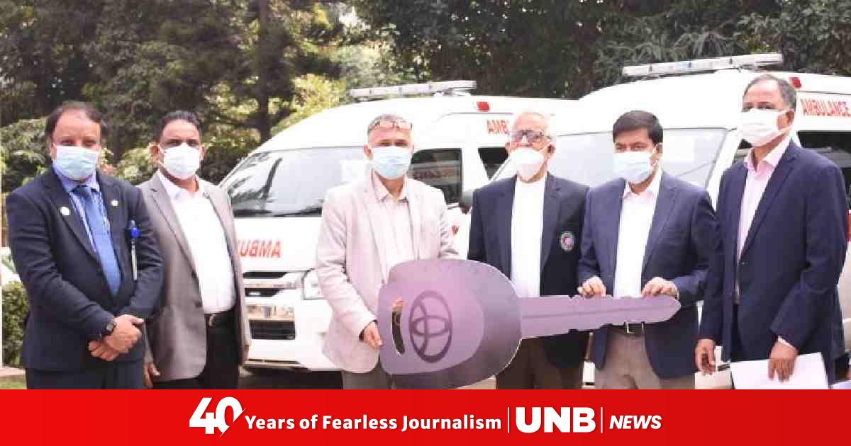 Local Red Crescent chapter receives 4 ambulances equipped against COVID-19