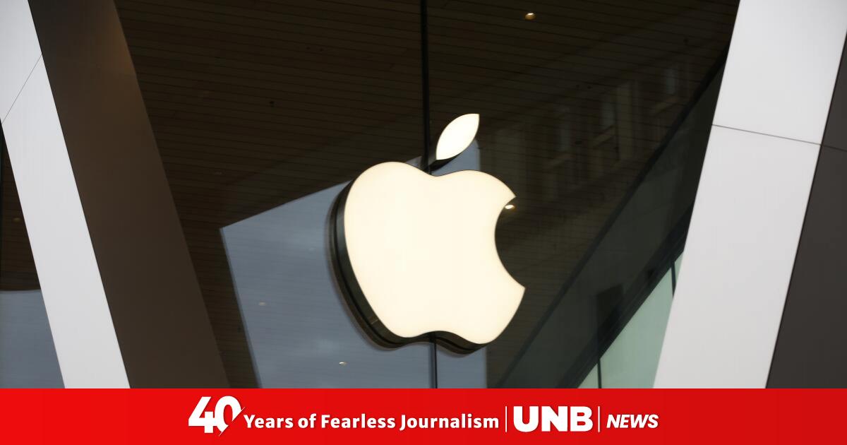US judge allows antitrust lawsuit against Apple