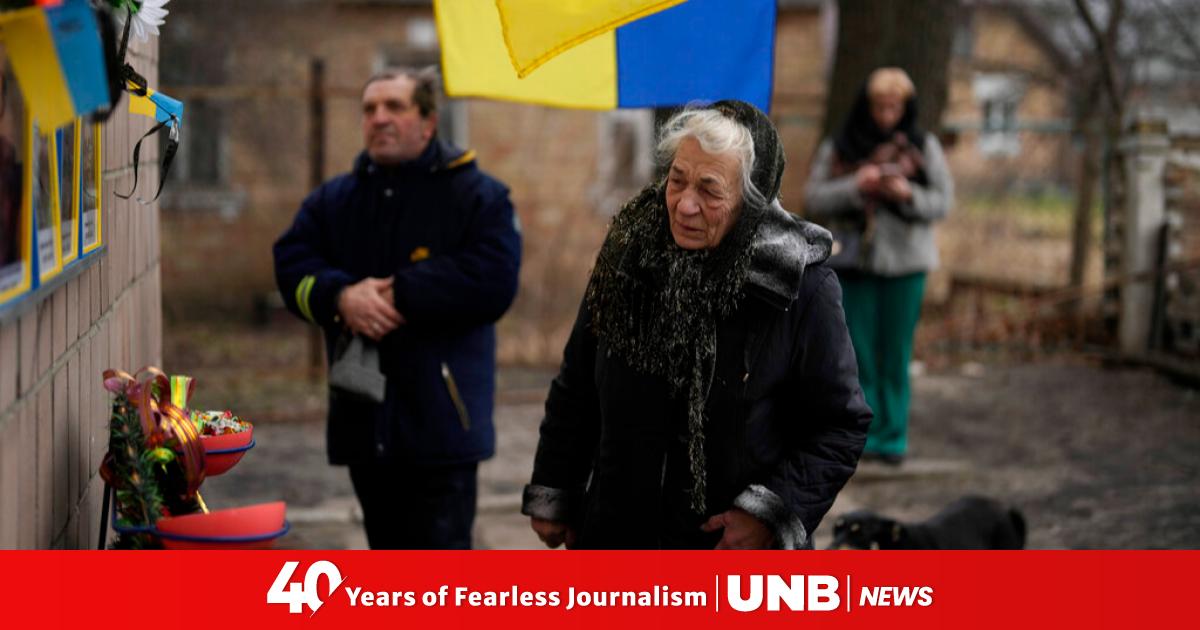Civilians flee embattled town as Ukrainian pullout looms