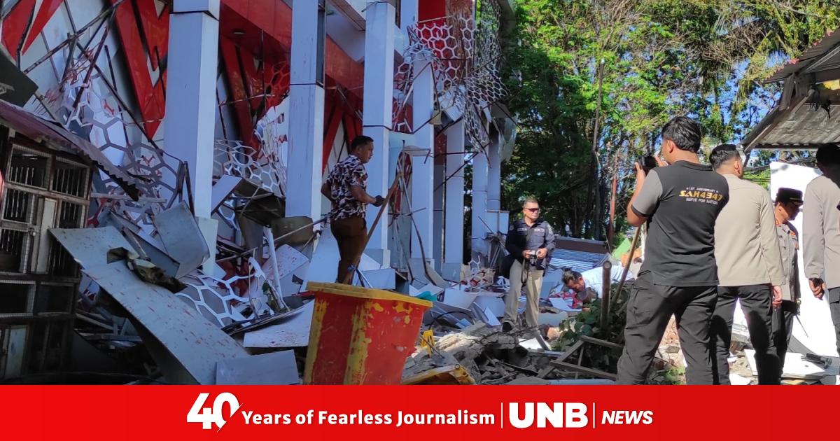 Magnitude 7.4 earthquake hits Indonesia, triggers small tsunami, kills ...